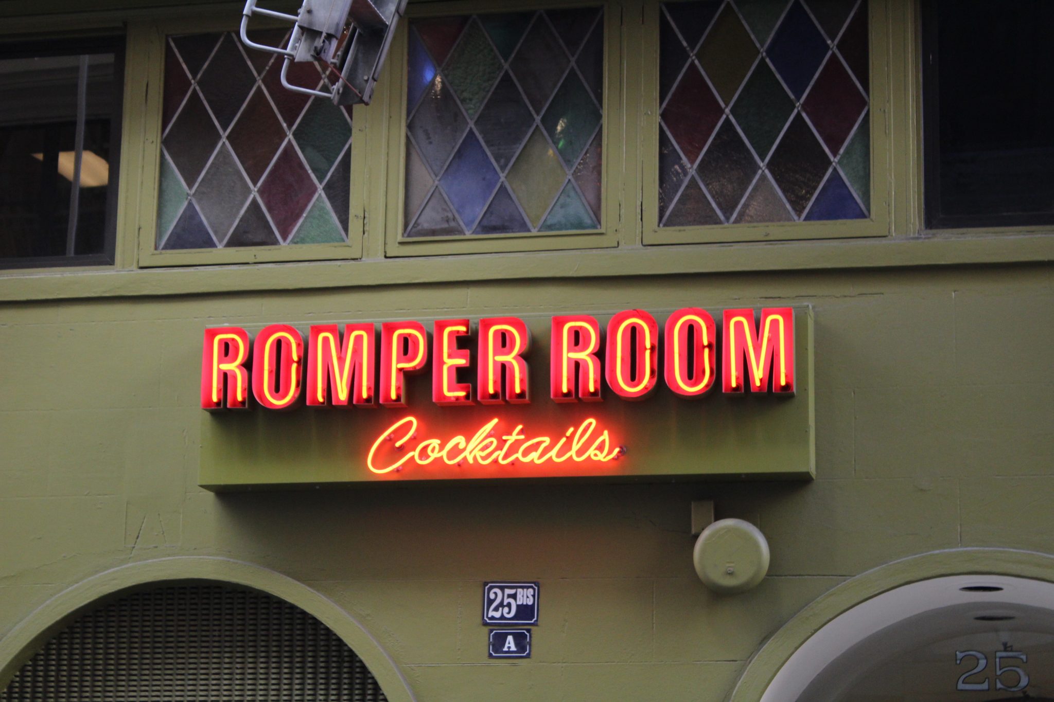 Outdoor Signs | Custom Outdoor & Exterior Signs Naperville & Chicago, IL